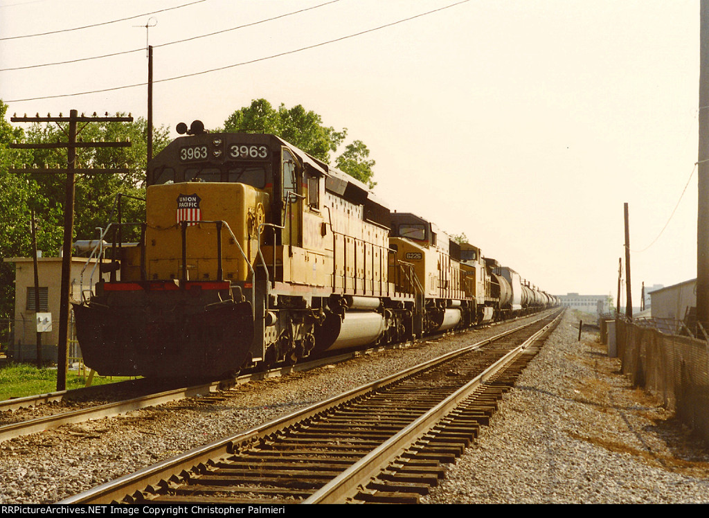 UP 3963, UP 6226, and CNW 8614 Lead LINONB